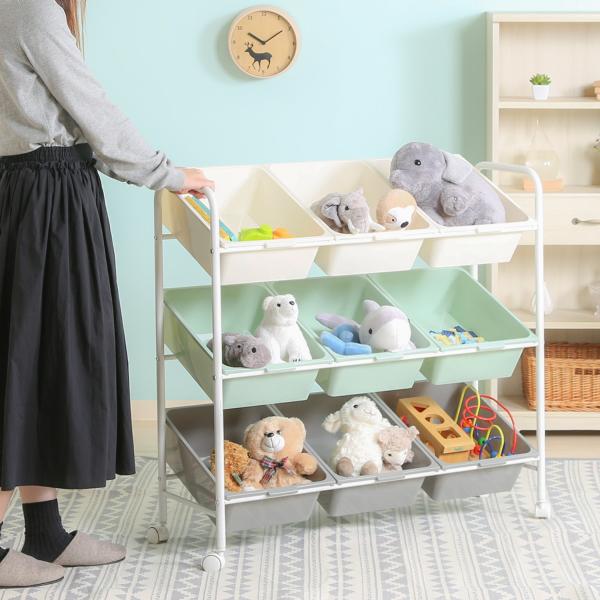 ★商品紹介★カラフルなキッズ収納ラックです。ボックスが斜めになっており取り出したり収納したりしやすいデザインです。キャスターが付いており移動もラクにできます。★商品詳細★サイズ：W905×D360×H860mm重量：4.6kg規格 材質：ス...