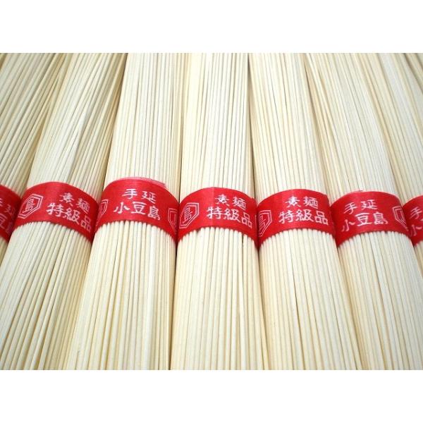 品質にこだわり良質の小麦粉を使用しておりますのでコシ・味は抜群、いつまでも変わらぬ品質と美味しさが味わえます。４００年の歴史から生まれた小豆島素麺は、独特の手延べの味。この銘品を是非、ご賞味下さい。ギフト用としてもたいへん喜ばれています。3...