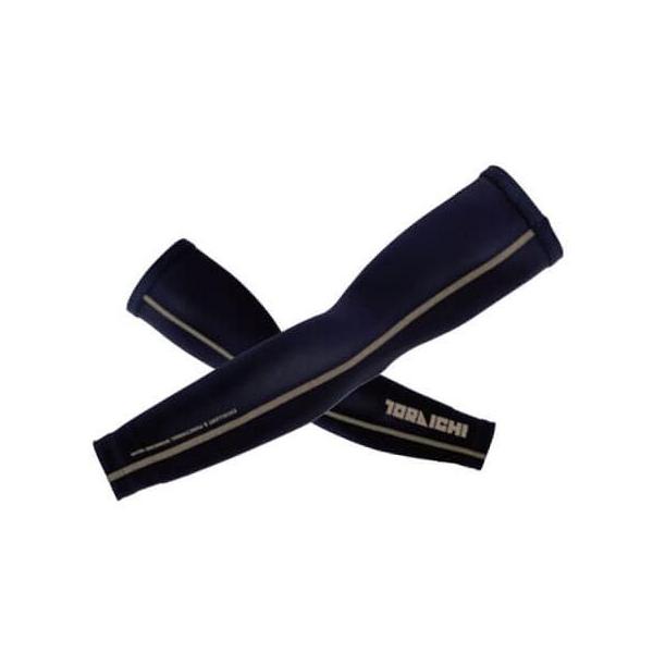 生地・混率/ナイロン92%　ポリウレタン8%(アイスシルキースムース)夏用　接触冷感　吸汗　速乾　UVカット黒無地のベーシックな生地に、目を引く配色がポイントの接触冷感アームカバー。独自開発の接触冷感素材を使用し、肌に触れた瞬間からひんやり...