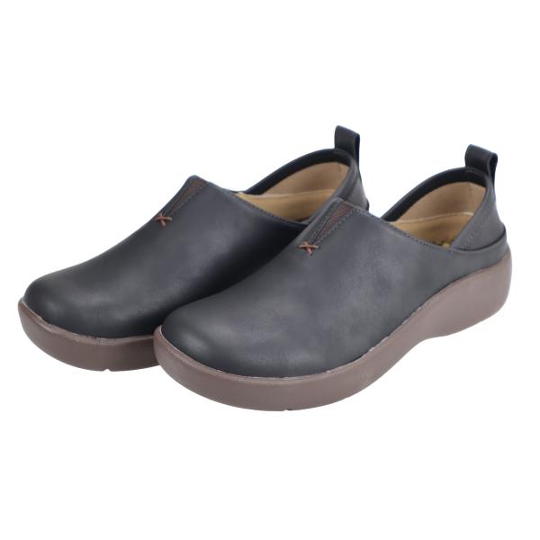 レトロ感のある色合いに丸みのあるデザインの2Wayシューズカカトが踏み込めるのでサンダルとして履けるので幅広い場面で活躍履き口にゴムを採用しているので脱ぎ履きが楽々幅広の4E設計なので足入れもスムーズに出来ます軽量設計EVAコンプレッション...