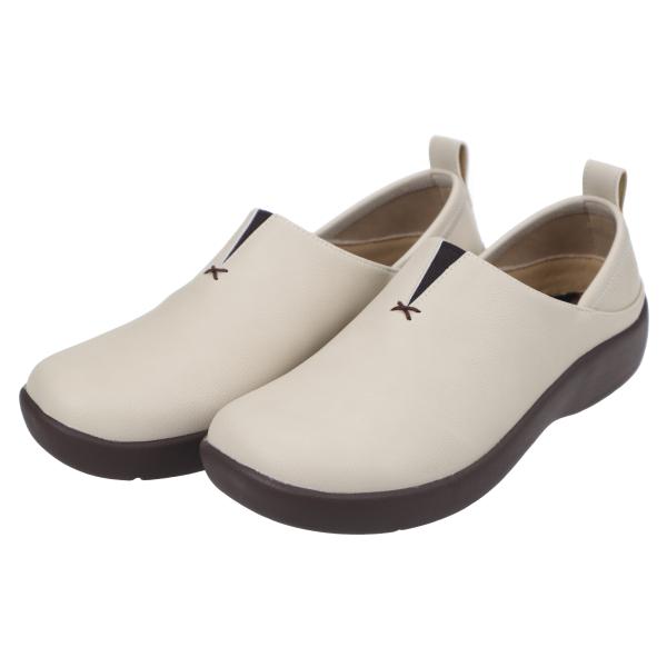 レトロ感のある色合いに丸みのあるデザインの2Wayシューズカカトが踏み込めるのでサンダルとして履けるので幅広い場面で活躍履き口にゴムを採用しているので脱ぎ履きが楽々幅広の4E設計なので足入れもスムーズに出来ます軽量設計EVAコンプレッション...