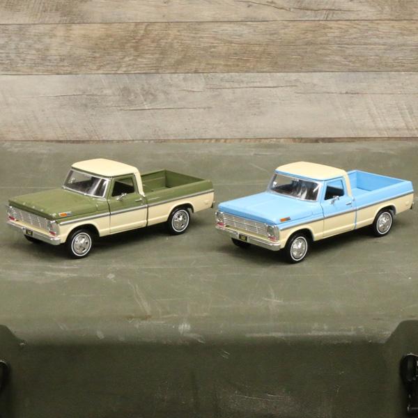 フォード のトラック 1969年式のミニカーです。左右のドアとボンネットは開閉ができます。カラーバリエーションはグリーン（グリーン×クリーム）とブルー（ブルー×クリーム）です。どちらのバージョンもクリームのラインがかっこよさを引き立てます。...