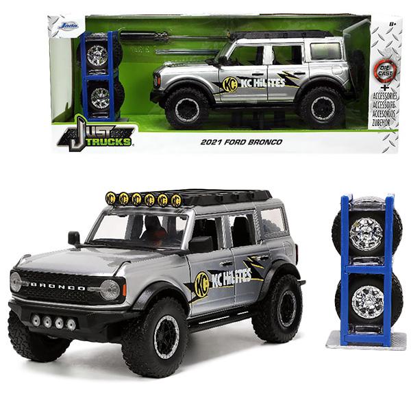 【商品詳細】JADATOYS ミニカー 2021 FORD BRONCO JUST TRUCKS with Rack and Wheels 1:24スケール スペアタイヤ&amp;タイヤラック付きJADA TOYSの1/24サイズモデルカー...