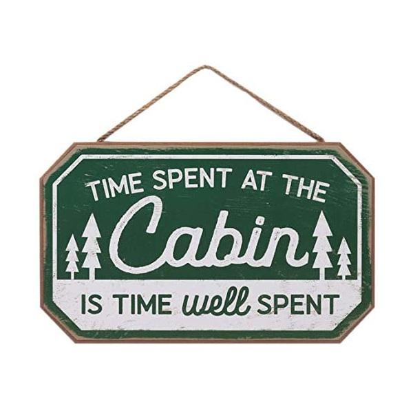 吊り紐付き "TIME SPENT AT THE CABIN IS TIME WELL SPENT" 木製看板"TIME SPENT AT THE CABIN IS TIME WELL SPENT"の文字がデザインされた吊り紐付きの木製プレ...