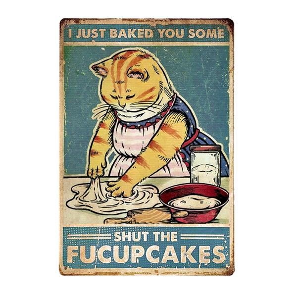 【商品詳細】メタルサイン "SHUT THE FUCUPCAKES" お菓子作りネコ 看板 30cm×20cm"I JUST BAKED YOU SOME" "SHUT THE FUCUPCAKES"お菓子の生地をこねているトラジマのネコち...
