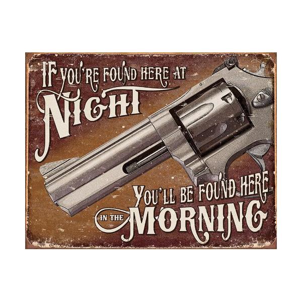 "IF YOU'RE FOUND HERE AT NIGHT", "YOU'LL BE FOUND HERE IN THE MORNING"「もしあなたが夜ここにいるのなら」、「あなたはここで朝に発見されるでしょう」不穏当なセリフの英語のシ...