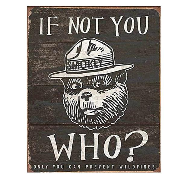 アメリカの森林火災予防キャンペーンの愛されマスコット、「スモーキーベア」のティンサイン。「IF NOT YOU WHO? ONLY YOU CAN PREVENT WILDFIRES」（あなたじゃなきゃ誰がやるの？山火事を防げるのはあなただ...