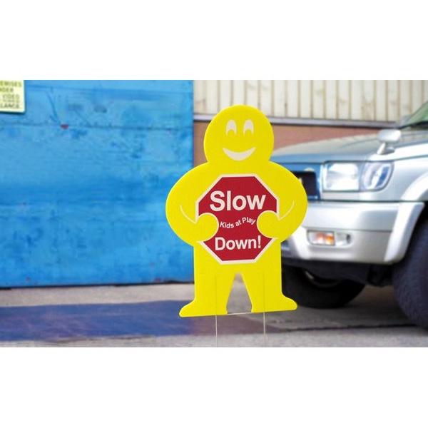 【商品詳細】芝生の庭などに刺してご使用頂ける「メッセージボード」です！SAFETY MANのキャラクターと「Slow Down!Kids at play(子供が遊んでいるので速度を落としてね)」のメッセージが書かれています。撥水性のある素材...