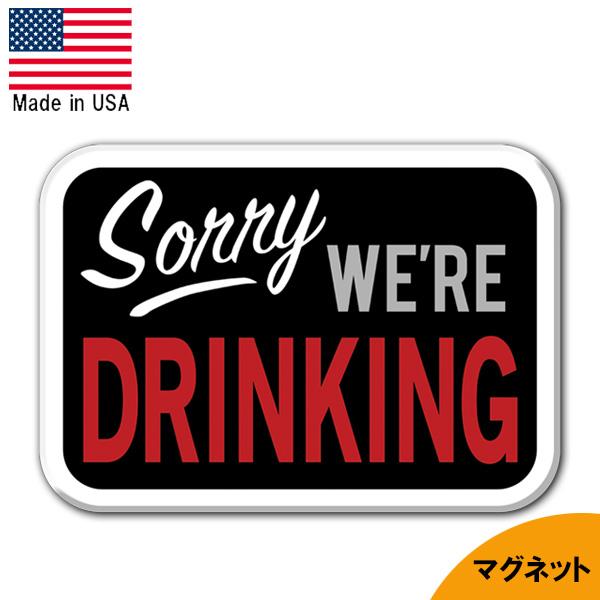缶マグネット "Sorry WE'RE DRINKING" ソーリーウィーアードリンキング 呑んでます ブリキ 縦6cm×横9cm アメリカ製"Sorry WE'RE DRINKING"の文字がデザインされたおしゃれなブリキ缶マグネット！工...