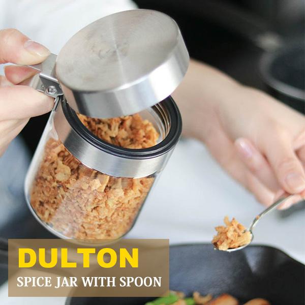 DULTON スパイスジャー ウィズ スプーン容器サイズ(約)：H.117mm W.115mm D.80mm 300ml素材：容器:18-8 ステンレススチール、ホウケイ酸ガラス(耐熱温度差 120℃)　ABS、樹脂　　　スプーン:18-8...