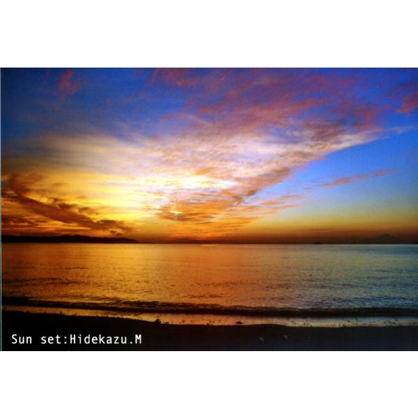 Hidekazu,M/A1/扇にひらく夕日（館山）/額付/オリジナルプリント<BR>千葉県館山市八幡海岸の夕日の写真（オリジナルプリント）です！<BR>パネルに貼り額装してあります。デジカメではなくポジフィルムにて撮...