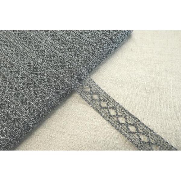 特徴●安心の日本製です●人気のラメレースです●マット調に仕上げているため、ラメ特有のギラギラした感じを抑えた落ち着いた色合いのレースです●レースに張りがあり、しっかり仕上がっております●ビンテージ調の色合いですDS.12051サイズ：22m...