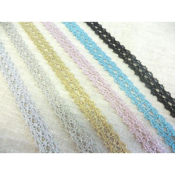 選べるカラーは6色のオリジナルラメレースの新商品です。ラメのリボン テープタイプの新しいレースです。素材も安心の日本製の先染めカラー糸を使っており、触り心地もラメですが柔らかく仕上げております。カラーも定番カラーからなかなか店頭では見かけな...