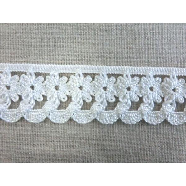 【素材】　レーヨン　９５％ 　　　　　ポリウレタン　５％ 【色】　オフホワイト（光沢あり）【幅】　22mm【厚み】　普通●こちらの商品は、1ｍ単位での販売となります。ご希望の個数に入力して下さい。  ※1mの場合→1と入力※3mの場合→3と...