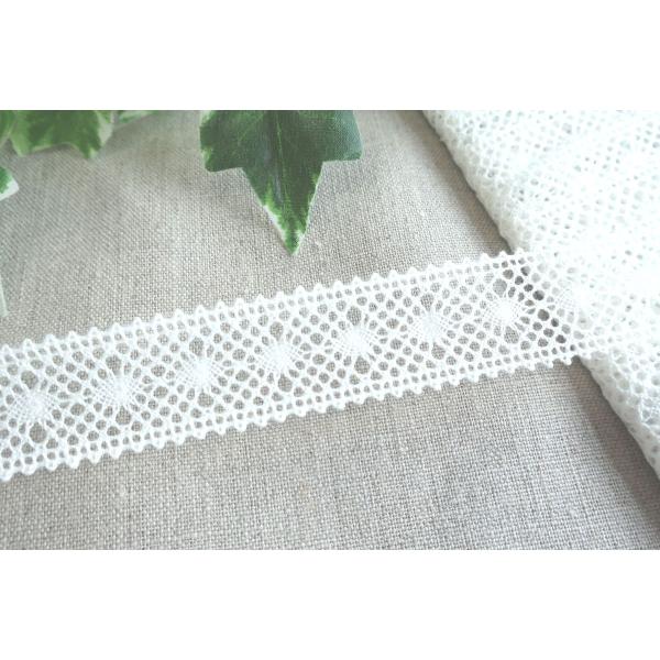 【素材】コットン 100%【幅】24mm幅 【厚さ】ふつう【風合い】綿の柔らかさがあります【色】オフホワイトこちらは10m単位でのご注文になります♪10mの場合→1と入力30mの場合→3と入力お使いのブラウザにより、実際の色目と多少違うよう...