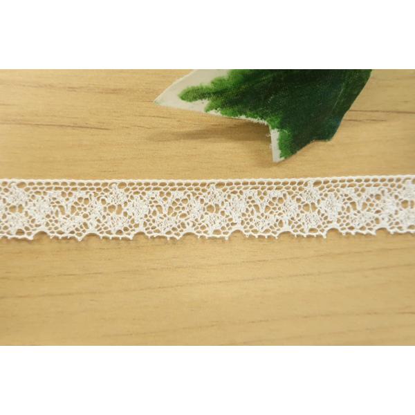 ●安心の日本製です●高級細番手糸を使用し、繊細に編み込まれています。一般的に市場で流通しているレースに比べ、薄く、軽く仕上がっており、リバーレースのような繊細な柄のデザインです。●繊細な柄の中に透け感があるので、キレイなデザインに仕上がって...