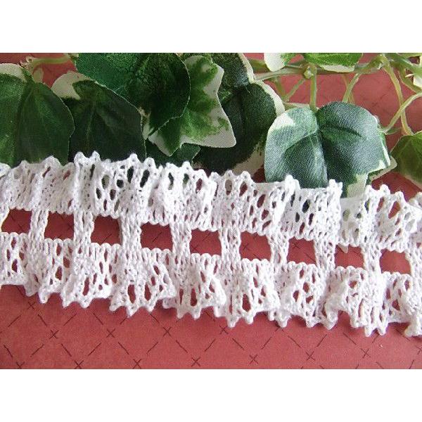 ストレッチの入ったカワイイフリルレースです☆とてもかわいいレースなので、洋服、小物や雑貨など用途も色々の当店オススメ商品です！【色】オフホワイト【素材】綿、ポリウレタン【厚み】ボリュームあり  ●こちらの商品は１ｍ単位での販売となります。 ...