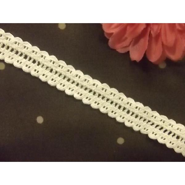 激安手芸用レース　オーガニックコットントーションレース(^^♪）【素材】オーガニックコットン 98%　ゴム2%【幅】14mm幅 【厚さ】普通【風合い】柔らかいです【色】明るいベージュこちらは1m単位でのご注文になります♪1mの場合→1と入力...