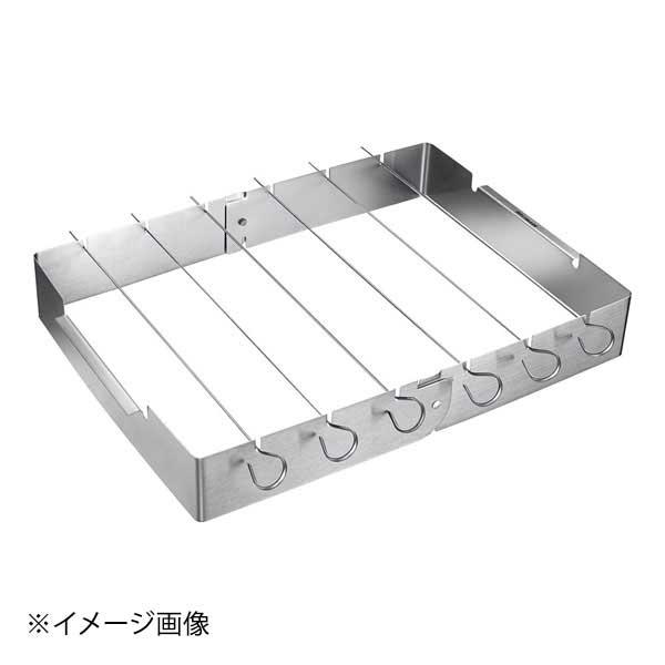 ●メーカー品番:15942260●幅×奥行×高さ(mm):352×252×50●質量(g):320●材質:ステンレス鋼●食洗機対応●●付属品:バーベキュー串(全長/309mm)×6本●食材が滑ることなく、バーベキュー串を簡単に回すことができ...