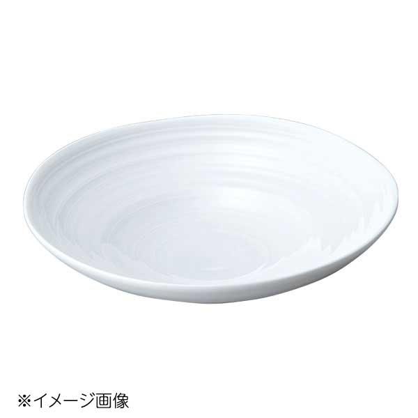 櫛目を施した柔らかなシェイプ。洋でも和でもお使いいただけます。●サイズ：φ15.7×H3.9cm  ●素材：白磁 ●品番：T143-66-11