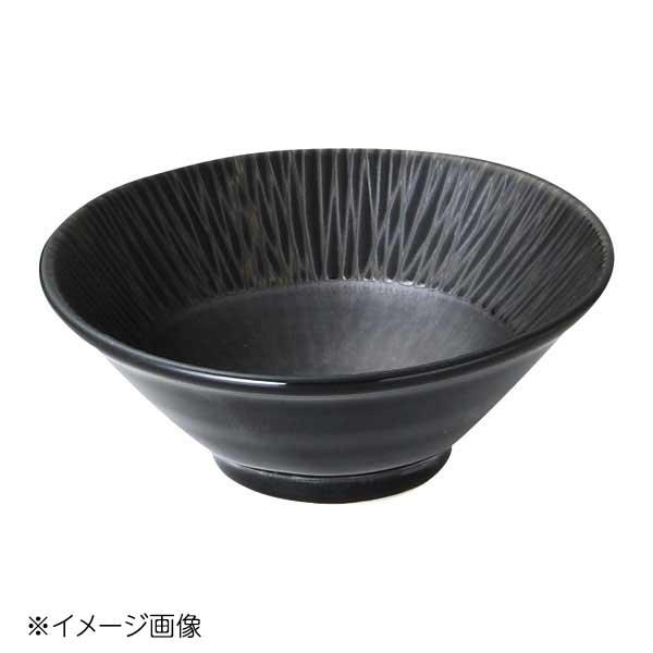昼と夜をイメージさせるこの製品は、アバンギャルドなデザイン、色、形状でありながらも料理を盛り付ける機能性も兼ね備えた印象的なシリーズです。●サイズ：10.6×H4cm  ●素材：磁器 ●品番：T252-DN39