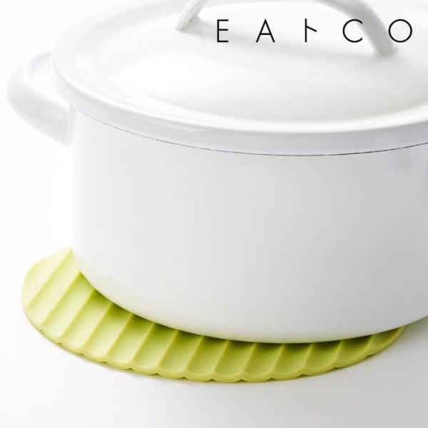 【EAトCO】楽しく料理をつくる、そして食べる。テーマは「EAT+COOKING」。キッチンからダイニングへ、ボーダレスに楽しさ、心地よさを演出してくれる道具が創りたい。そんな想いから生まれたアイテムです。鍋つかみに、鍋敷きに、手にも器にも...