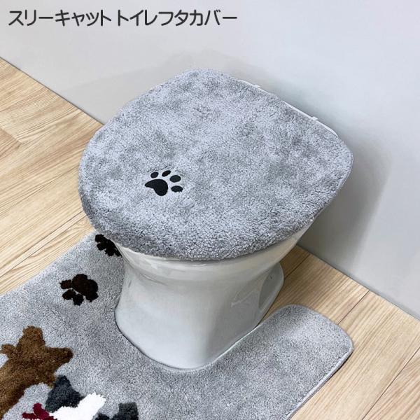 スリーキャットのトイレフタカバー洗浄暖房用 フタサイズ約40cm×44cm以下かわいい足跡柄の刺繍入り！スリーキャットのトイレマットとお揃いでどうぞ洗濯機で丸洗いできます（ネット使用）ITEM DATA素材：ポリエステル100％原産国：中国...