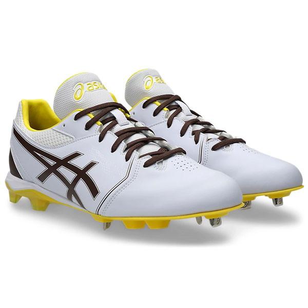 日々ハードなトレーニングを行う学生プレーヤーへ。足への負担軽減に優れたスパイクシューズ。金具歯と樹脂スタッドのメリット活かした、独自のNEWハイブリットソールを搭載したNEOCONNECT。グリップ力が必要とされる前足部は金具を使用、かかと...