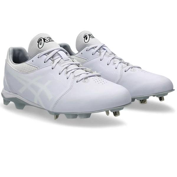 日々ハードなトレーニングを行う学生プレーヤーへ。足への負担軽減に優れたスパイクシューズ。金具歯と樹脂スタッドのメリット活かした、独自のNEWハイブリットソールを搭載したNEOCONNECT。グリップ力が必要とされる前足部は金具を使用、かかと...