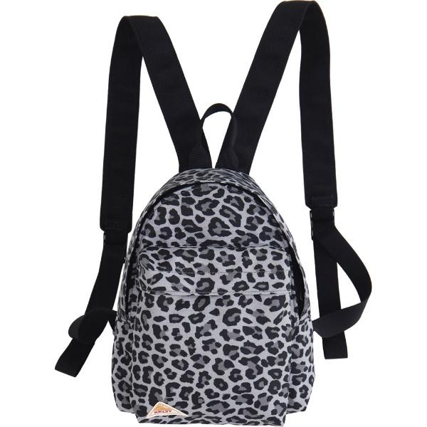 2023年秋冬シーズンより新規リリースのミニロゴシリーズ。定番品であるワイドデイパックの容量を小さくしトレンドを意識したモデル。◯バックパック表地/ナイロン100%、裏地/ポリエステル100%26×20×9cm240g6Lフィリピン【047...