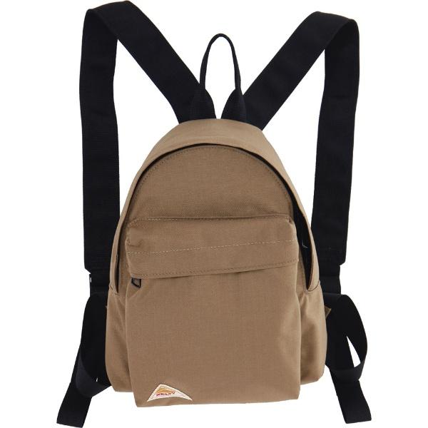 2023年秋冬シーズンより新規リリースのミニロゴシリーズ。定番品であるワイドデイパックの容量を小さくしトレンドを意識したモデル。◯バックパック表地/ナイロン100%、裏地/ポリエステル100%26×20×9cm250g6Lフィリピン【047...