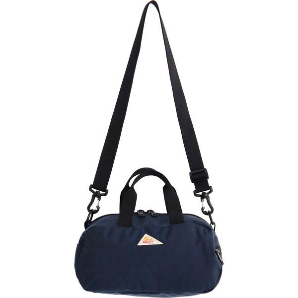 リリースから大人気のミニロゴシリーズから、小ぶりなダッフルバッグが登場。コンパクトですが収納力は抜群。サイドにはジップポケットとスリーブが付いていて、イヤホンなど小物類を入れておくのに便利です。◯ショルダーバッグ表地/ナイロン100％、裏地...