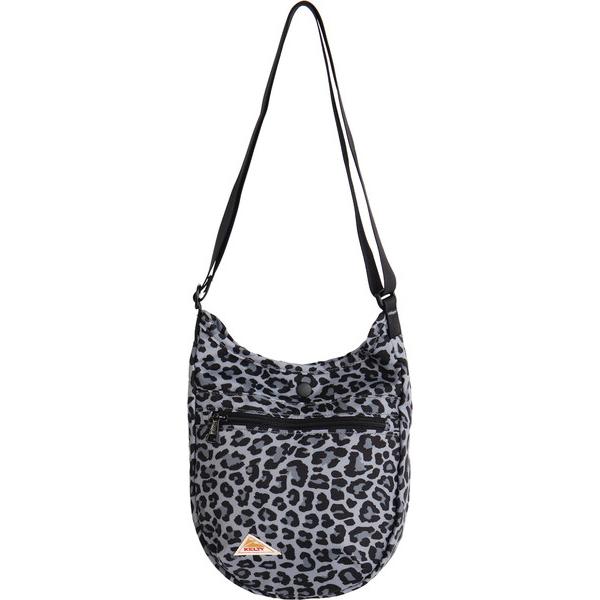 リリースから大人気のミニロゴシリーズから、小さめの可愛いデザインと収納力を兼ね備えたショルダーバッグが登場。普段のお出かけから、旅行用のサブバッグとしても大活躍のミニカーブショルダー。メイン収納にはスリーブが付いていて、内部での荷物の仕分け...