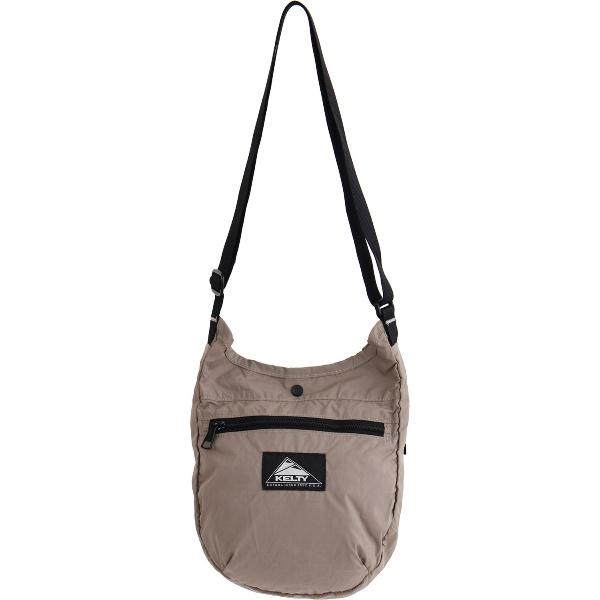 普段のお出かけから、旅行用のサブバッグとしても大活躍のミニカーブショルダー。本体上部はボタン止めになっているので、中身が取り出しやすいです。パッカブル仕様になっており、コンパクトに収納できるので持ち運びにも便利です。◯ショルダーバッグ表地/...