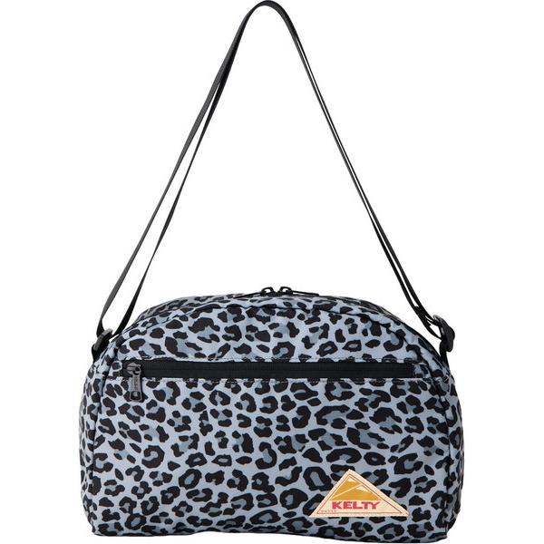 ラウンド型ナイロンショルダーバッグ。トップがラウンドしたユニークなデザインで、カジュアルコーデにぴったりな「ROUND TOP BAG M」。コンパクトなのに収納力抜群！500MLペットボトルや長財布も余裕で入る、頼れるミニショルダーです。...