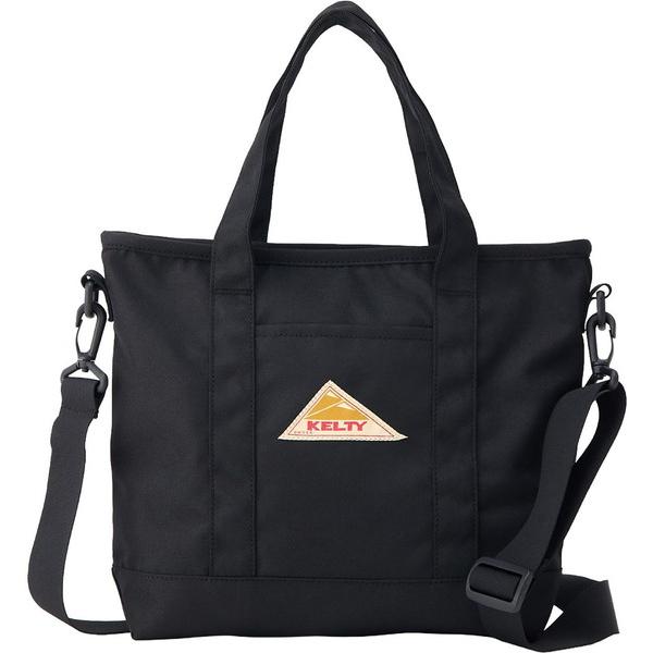 ショルダーストラップ付きで、肩掛けでも手持ちでも自由に使える万能サイズです。お出かけにちょうどいいコンパクトサイズ。外側ポケット付きで、すぐ取り出したい小物の収納もスムーズ。長さ調節可能なショルダーストラップで体型や着こなしに合わせて使える...