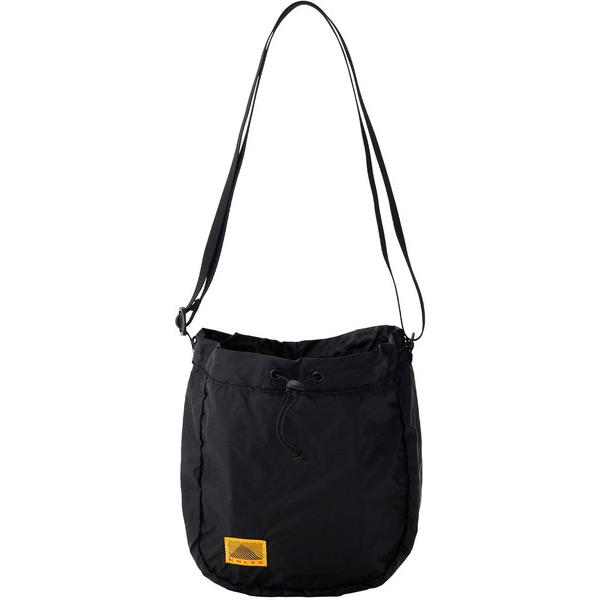 軽量で撥水性に優れたコーデュラ30デニールを生地に使用太「KELTY AIRY LINE」。ネームは80年代の復刻デザイン。KELTY大人気の巾着ショルダーバッグを新たなラインで。マチが約7CM程あり中身がごちゃごちゃせず、またストラップも...