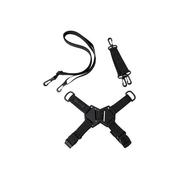 ●素材:ポリエステル●中国製●シューズを持ち運ぶのに便利なハーネスベルト式のシューズバッグ。●足の甲部分のベルトでサイズ調節が可能です。●かかと部分からはしるテープで、肩掛け・斜め掛けなどして持ち運びが可能です。●付属のアタッチメントパーツ...