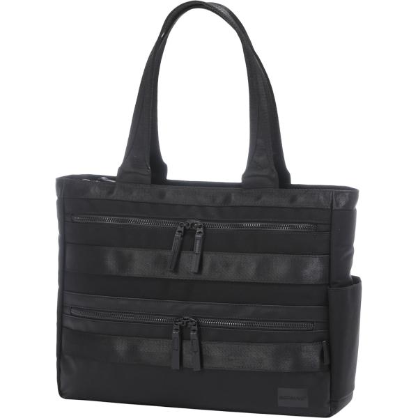 ビジカジにフィットするスタイルと実用性を兼ね備えたシリーズ。本体生地は優れた耐摩耗性と耐久性を持つリサイクルナイロンCORDURA re/corファブリックを採用。底面や側面などダメージを受けやすい部分にはコーティング生地を施し、水濡れに強...