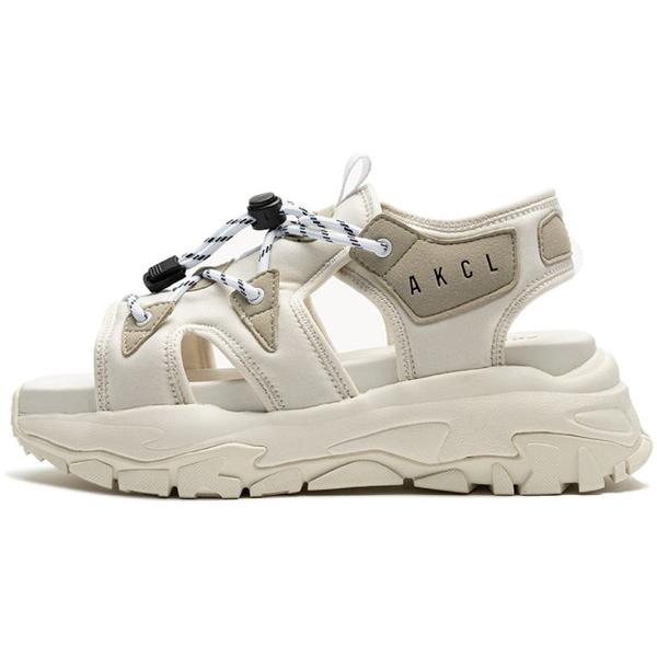 アキクラシックの定番モデルのアーバントラッカーをテーマにした日本限定販売の厚底サンダル。◯シューズアッパー/合成皮革・合成繊維、アウトソール/ゴム底(EVA)ベトナムAKC-0073-WHI【03001312700000000】【02102...
