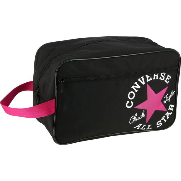 CONVERSEのシューズケース。撥水加工あり。ファスナー付きポケット仕様で小物を分けて収納できます。部活やジム、室内での観戦時など様々なシーンでご使用頂けます。◯ケース素材：ポリエステルサイズ：21×34×14cm原産国：中国【02904...