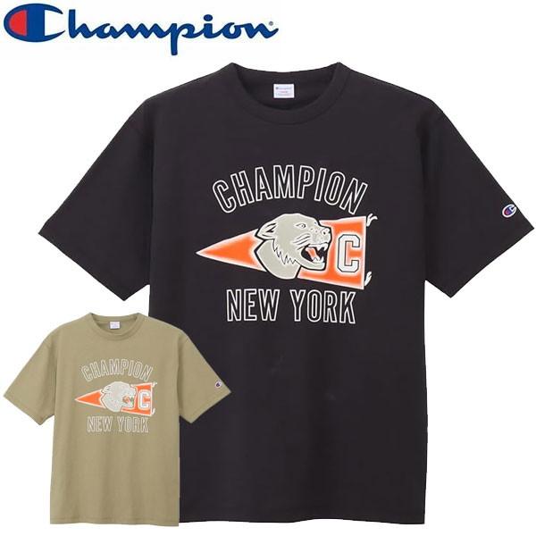 環境に配慮して生産されたサステナブルなアメリカ綿を100％使用したドライな着心地のショートスリーブTシャツです。1950〜60年代のスクールやカレッジのウェアで多用されていた、白地のフロッキープリントをエアブラシで着色する手法によるグラフィ...