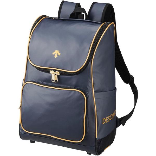 本体には表側PVC加工を施し、雨が染み込みにくい生地を使用しています。裏地にははっ水加工が施されています。メインルームには10コイルのタフなファスナーを使用しています。両サイドポケットは底がメッシュになっており、砂が入っても抜けやすい仕様で...