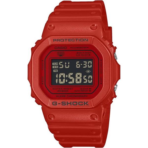 時代と共に進化し続け、世界中のファッショニスタやアスリートに愛されているG-SHOCKから、ブランドカラーである赤にこだわったIconic Stylesのモデルをご紹介します。時計のフェイスに施された赤の色合いがバンドやベゼルと調和し、力強...