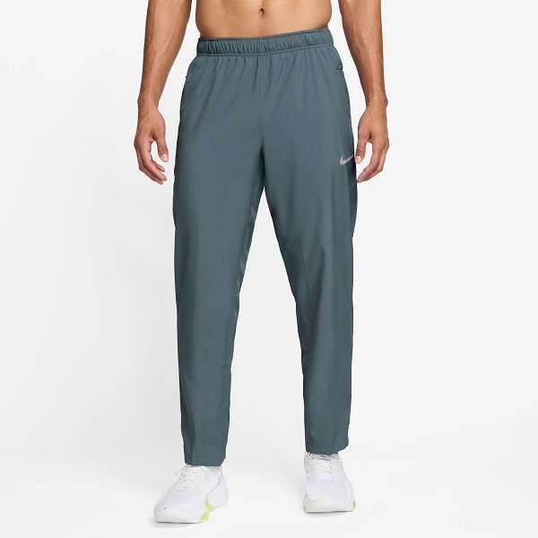 ランニング、トレーニング、ヨガ向けにデザインされたFormコレクションは、軽量素材とさまざまな必須機能でお気に入りのエクササイズをサポート。 ゆったりとしたフィット感のデザインで、ワークアウト中も汗を逃がしてさらりとした状態をキープします。...