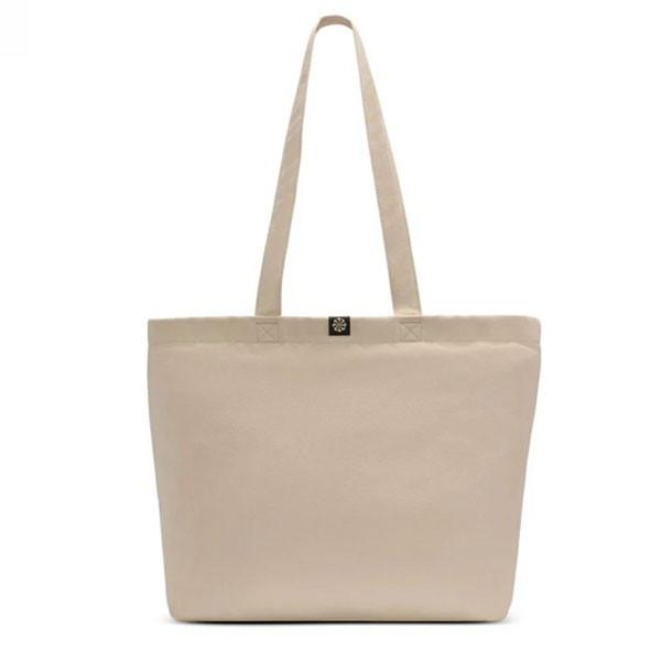 まっさらなキャンバスのデザインで個性を輝かせよう。ピンや装飾でアレンジすれば、自分だけのオリジナルバッグの完成です。特長内側のキーループ内側のスリップポケット容量：22L寸法：W54×36×15cm本体：ポリエステル100％【0300501...