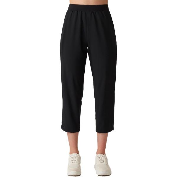 細見え効果のあるバックデザインがポイント。裾〜脇にかけてドローコードでボリューム調整可能。後身の切替ラインがポイント。ウエストの2way素材は肌アタリが良く、ウエストを優しくホールドします。裾から脇にドローコードが入っており、【裾を絞った形...