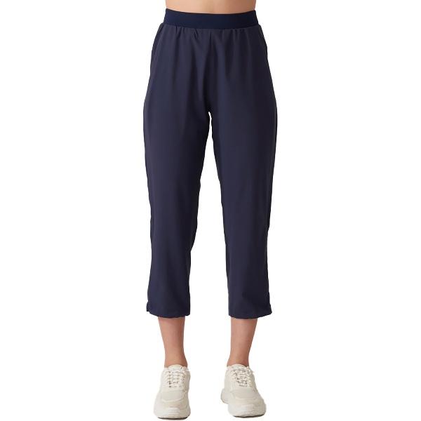 細見え効果のあるバックデザインがポイント。裾〜脇にかけてドローコードでボリューム調整可能。後身の切替ラインがポイント。ウエストの2way素材は肌アタリが良く、ウエストを優しくホールドします。裾から脇にドローコードが入っており、【裾を絞った形...