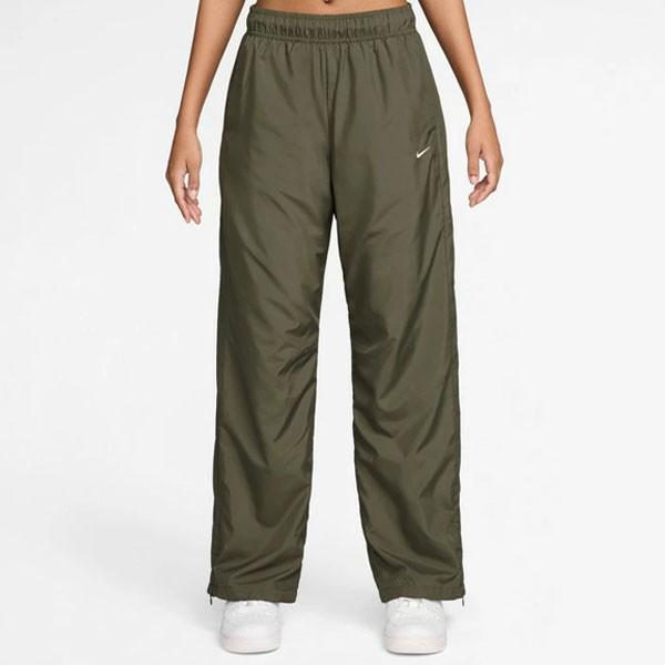 軽量タフタ素材を使用し、ドレープ感のあるシルエットに仕上げたパンツ。 裾のジッパーでスタイルをアレンジできます。本体:ポリエステル 100% 裏地:ポリエステル 100%【03005010000000000】【02918020000000000】