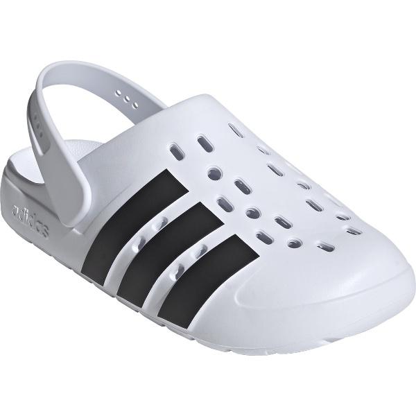 アディレッタ クロッグ 2.0は、リラックスタイムに欠かせないadidasサンダルの最新版。クラシックなアディレッタのシルエットを進化させた一足。かかとに着脱可能なストラップを備え、クロッグとしても履ける2WAY仕様になっている。アッパーと...